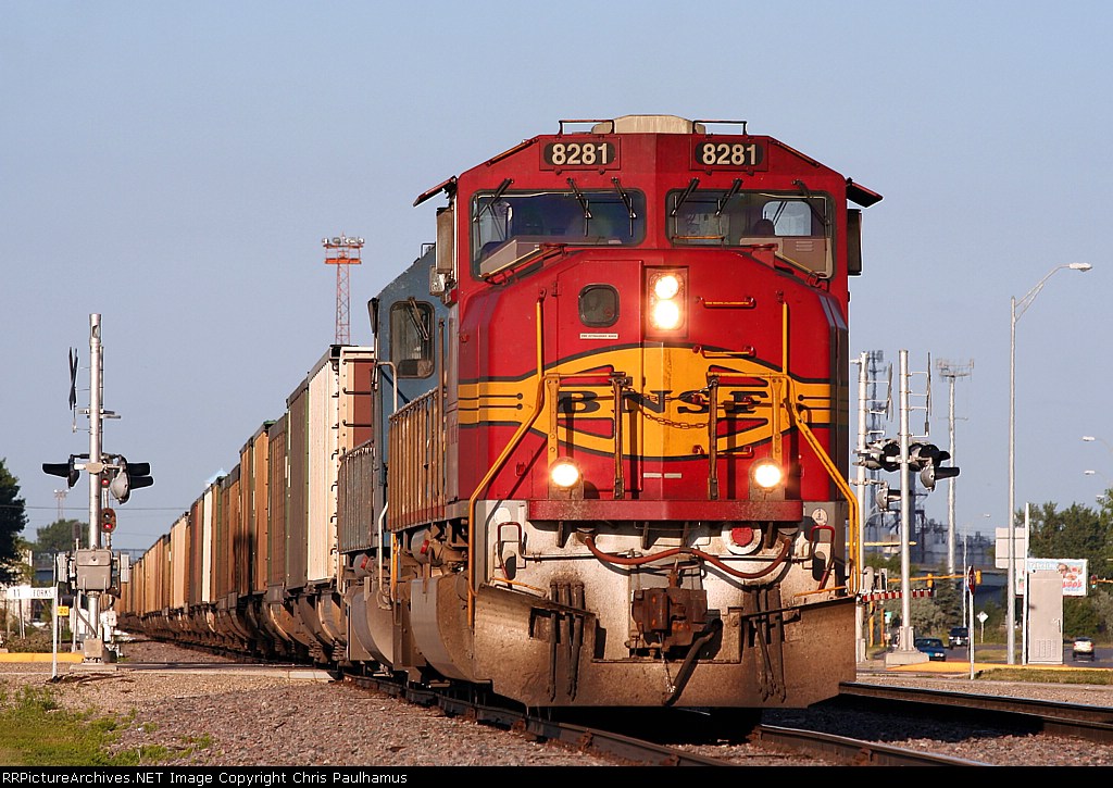 BNSF 8281